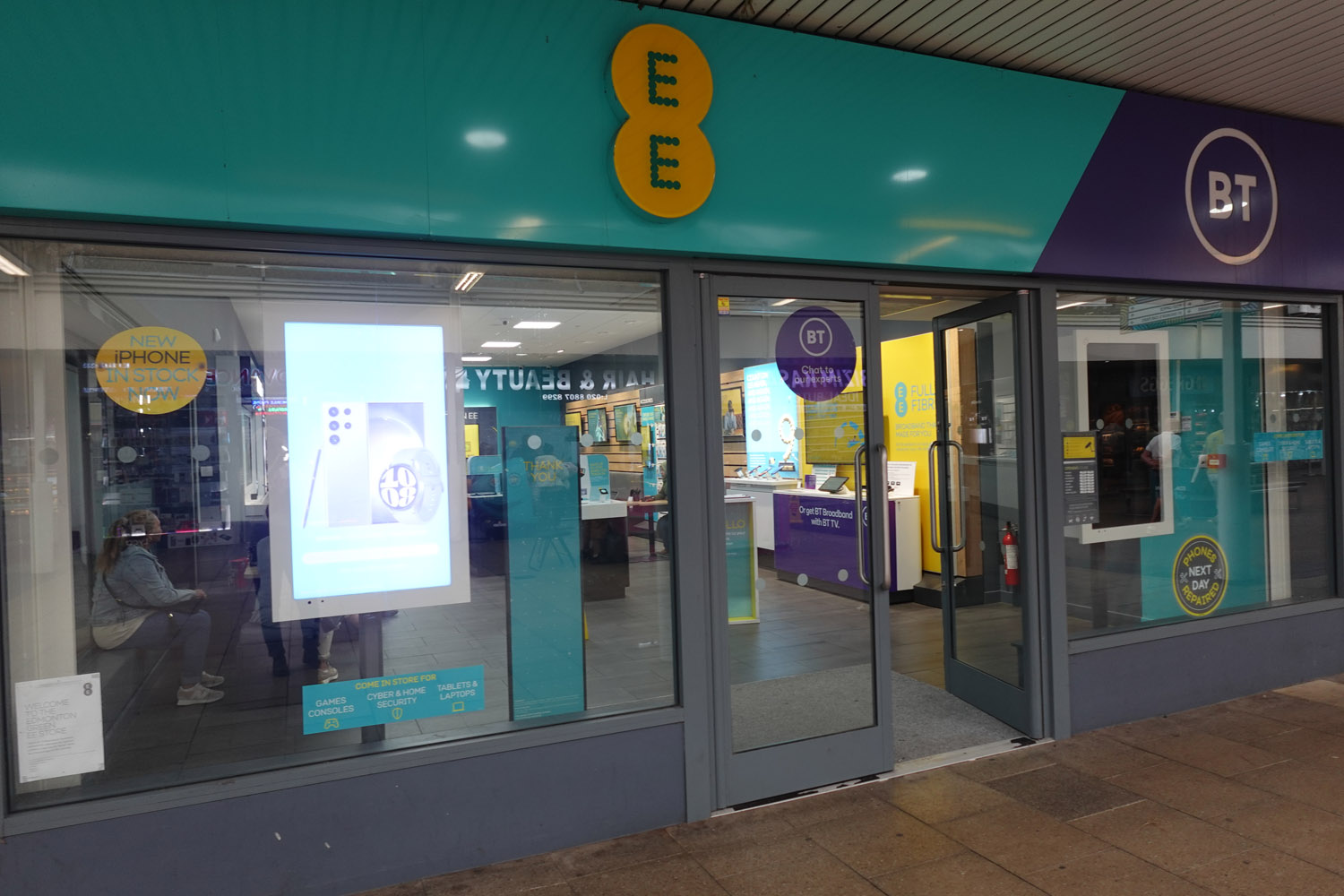 EE - Edmonton Green Shopping Centre